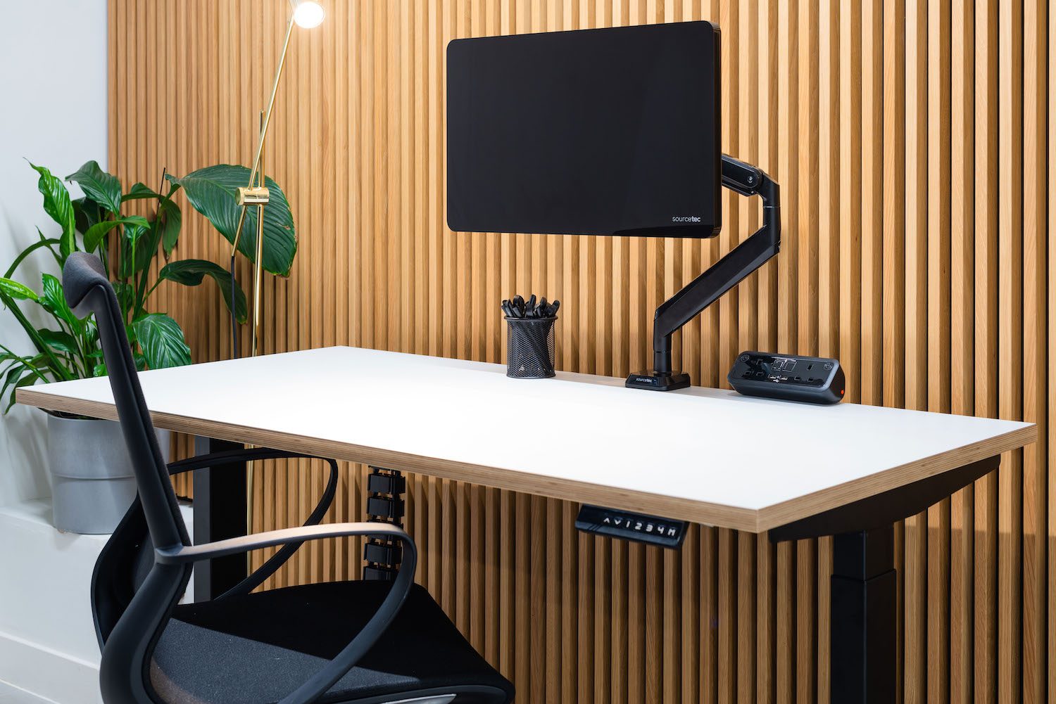 Sourcetec meets modern demands with Move monitor arm - OnOffice ...