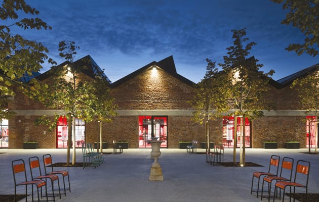 Gucci HQ: Piuarch brings a retired aircraft factory in the centre of ...