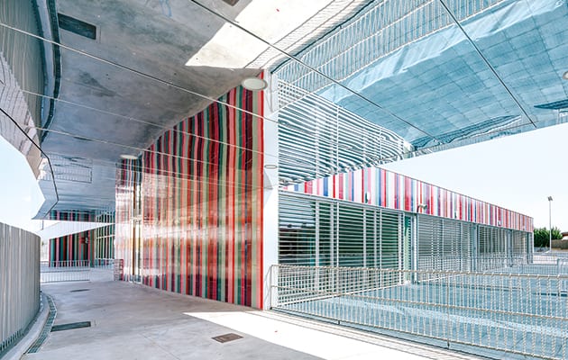 Inside the Spanish school with a vanishing second storey - OnOffice ...