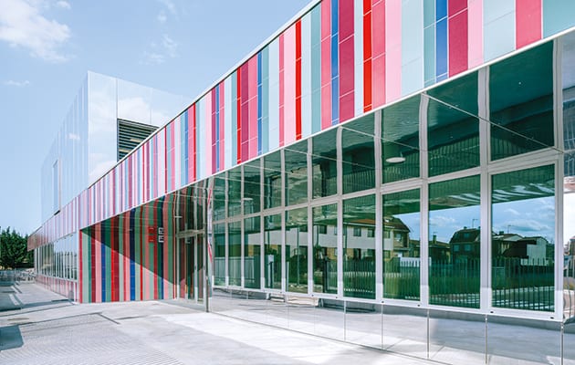Inside the Spanish school with a vanishing second storey - OnOffice ...
