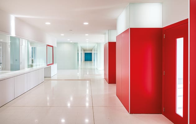 Inside the Spanish school with a vanishing second storey - OnOffice ...