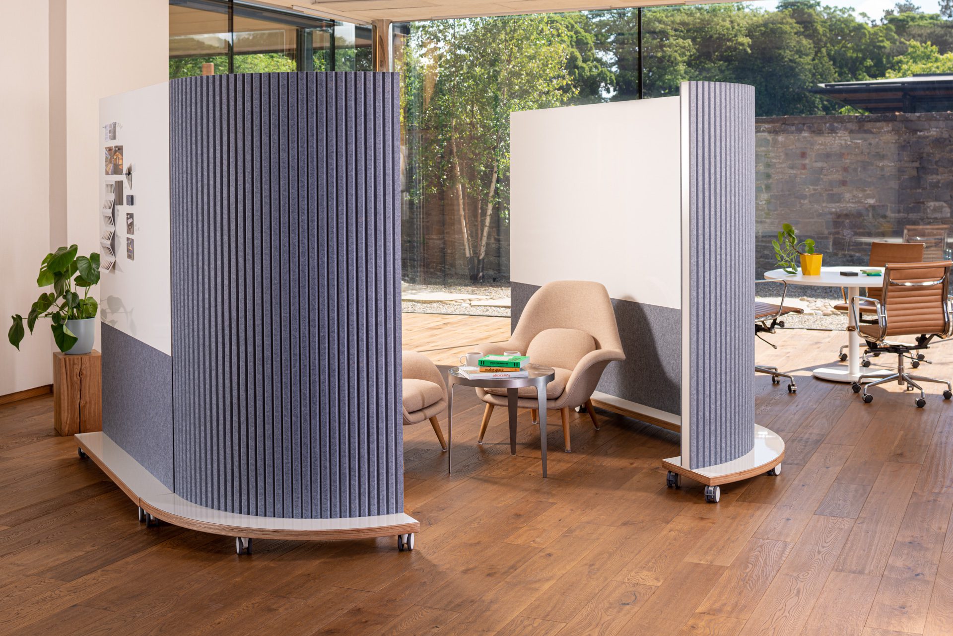 Create collaboration corners with ThinkingWall® mobile walls from ...